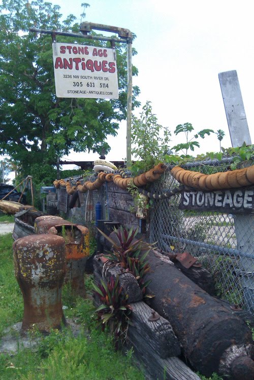 FOCAL POINT STYLING: GOING COASTAL? TRY ANTIQUING FOR AUTHENTICITY