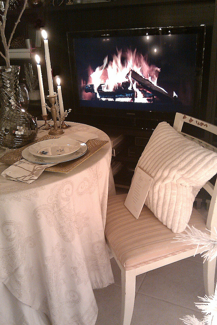 FOCAL POINT STYLING: TABLESCAPE: SETTING THE MOOD: FIRESIDE DINING IDEA