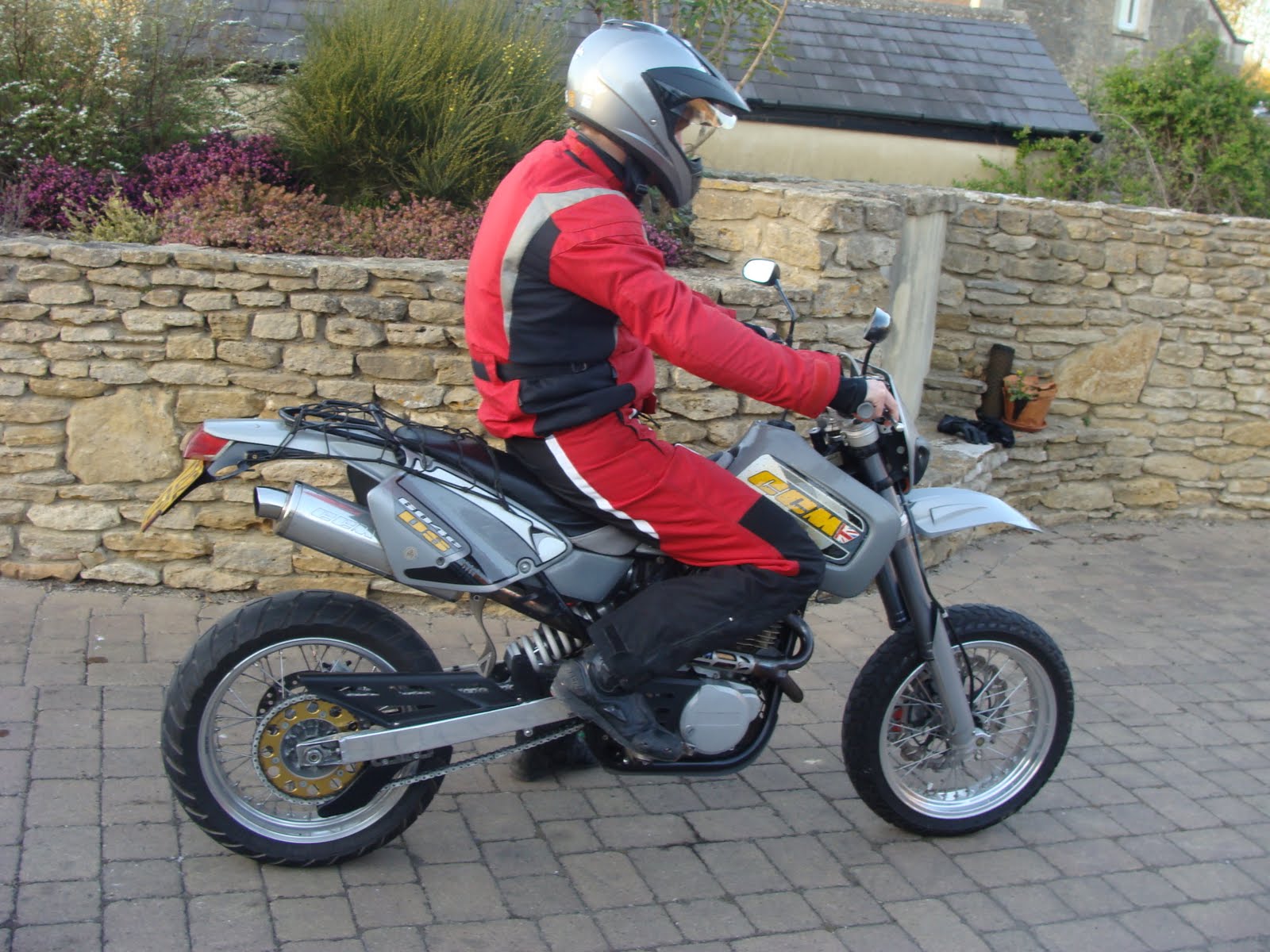 Mr Motor Tweeter: ROAD TEST: 2001 CCM 604E DS
