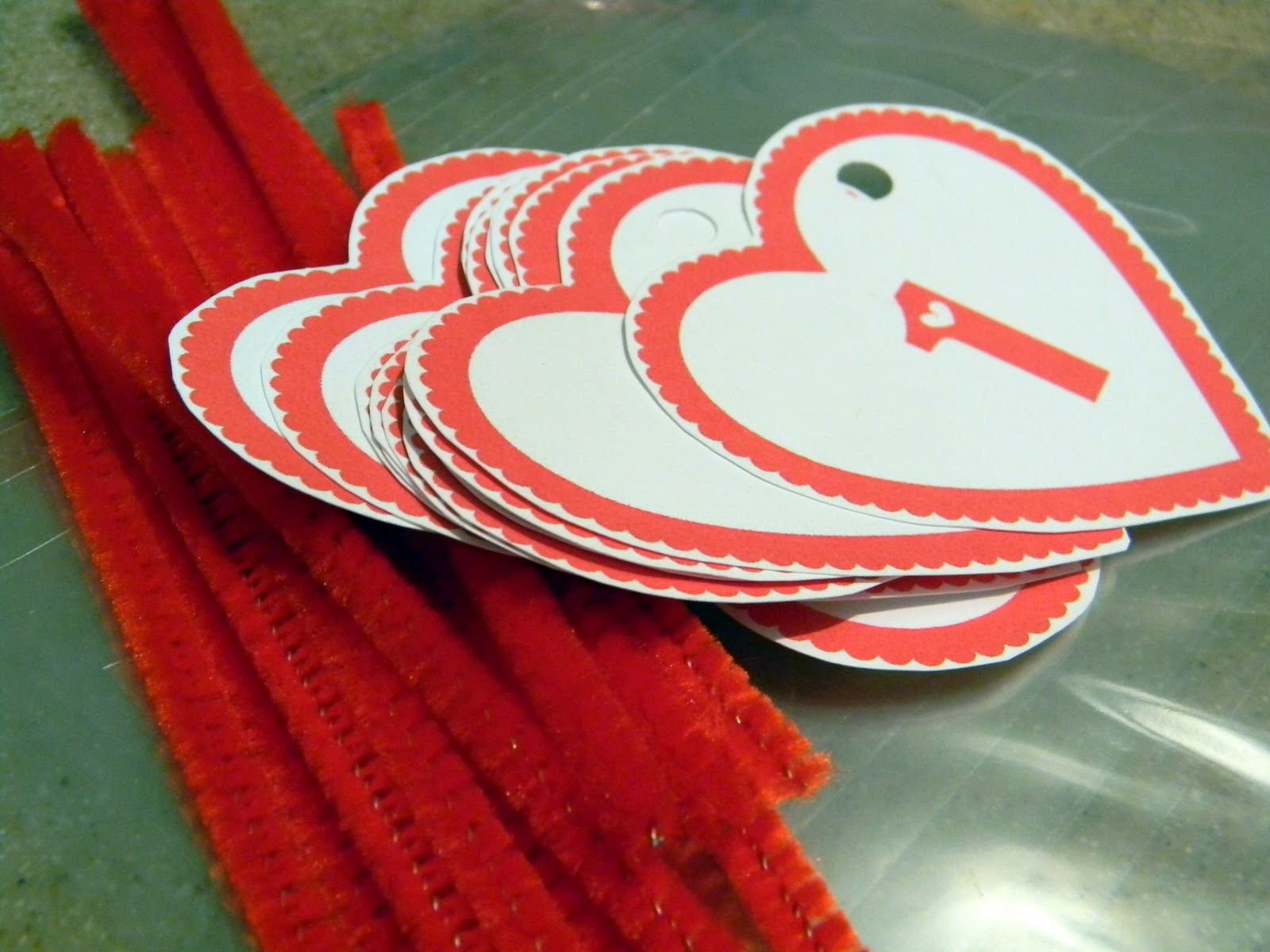 lizard & ladybug: My Valentine Countdown/Hide & Seek (freebies)