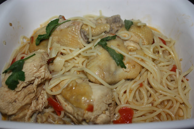 Tesouros da Irene: Frango guisado com esparguete