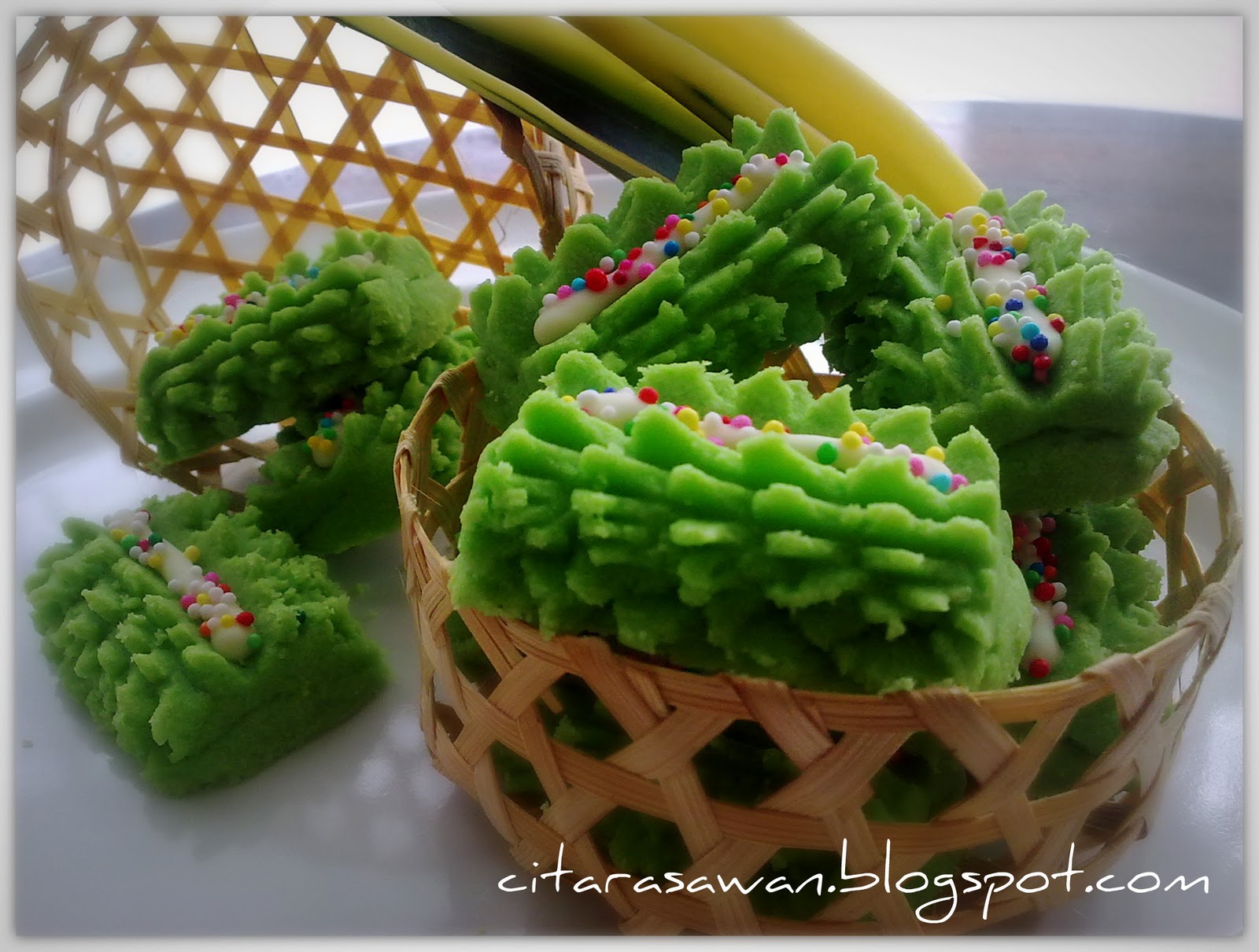 Pandan Green Lace Cookies / Biskut Samperit Pandan ~ Must Read!