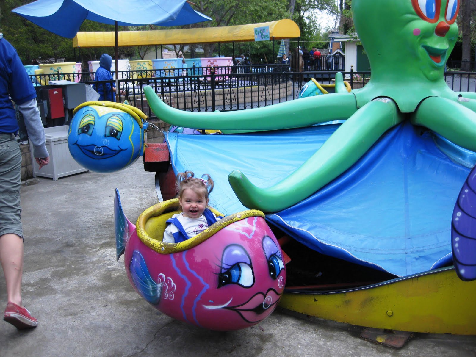 Baby Jenna: 1st amusement park ride by myself!
