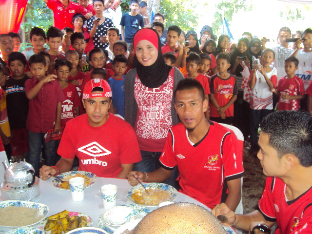 daRi kOtaK fiKiraN ke hUjuNg pEna: SIRIH PULANG KE GAGANG ----> KELANTAN