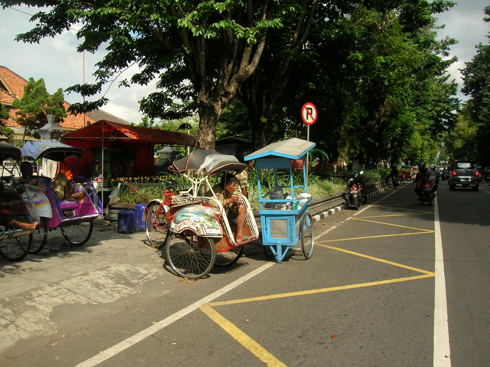 Geografika Nusantara: Becak Becak Becak!