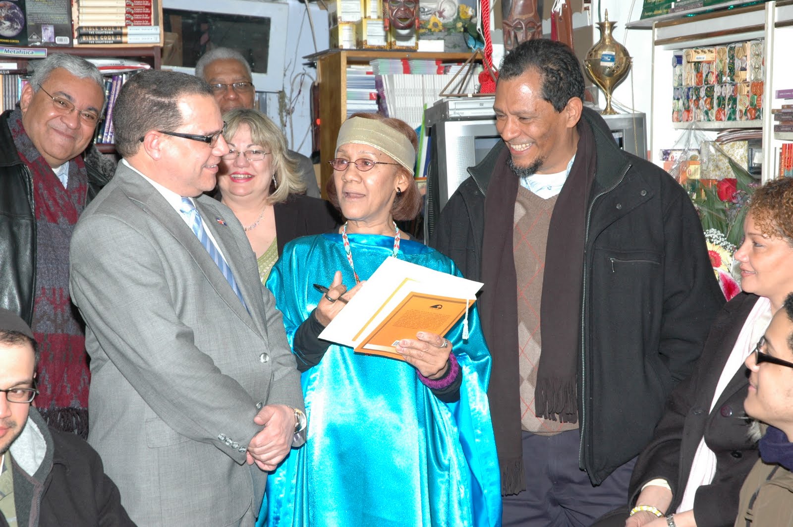 Miriam Ventura dona los beneficios de su libro a Centro Cultural ...