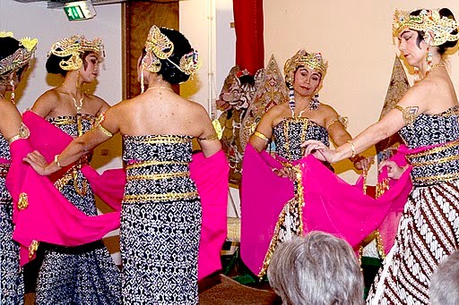 Javaanse danseres: Weekend van de Javaanse dans 26 27 28 november 2010