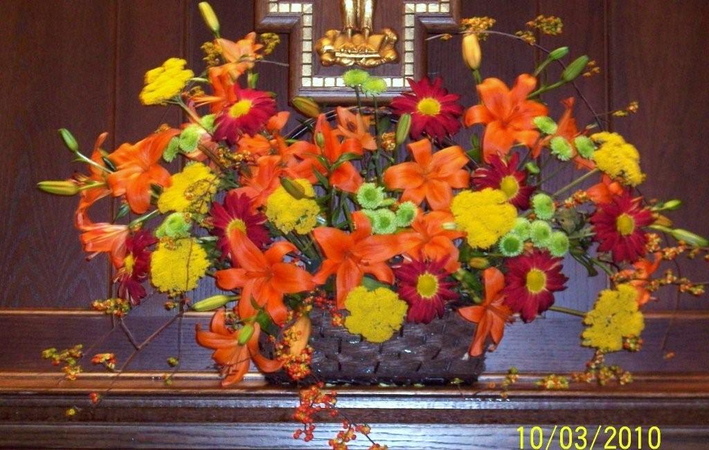 Come and See St. Thomas: Altar Flowers October 2010
