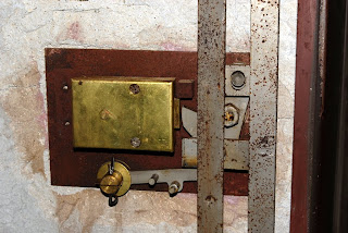 Mikes Old Safe: The Locking Mechanism