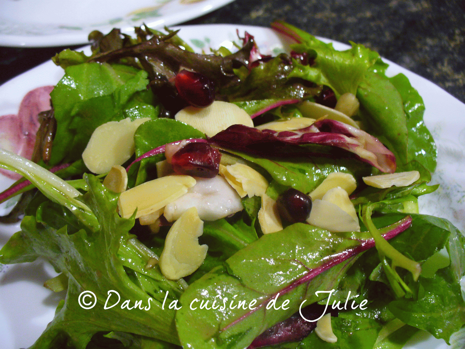 DANS LA CUISINE DE JULIE: Salade verte à la grenade