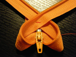 Figaflors i Braves: Zipper Brooch Tutorial