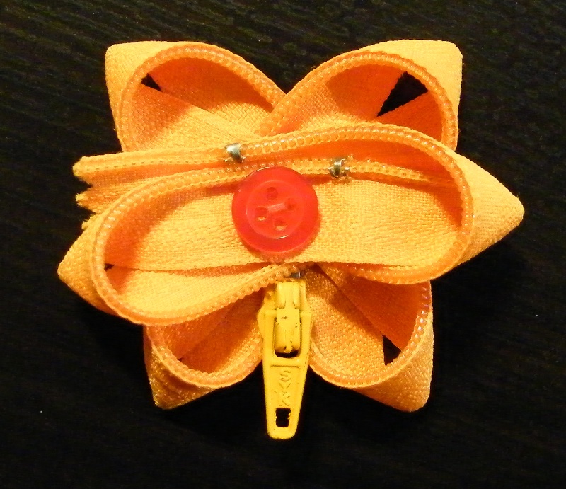 Figaflors i Braves: Zipper Brooch Tutorial