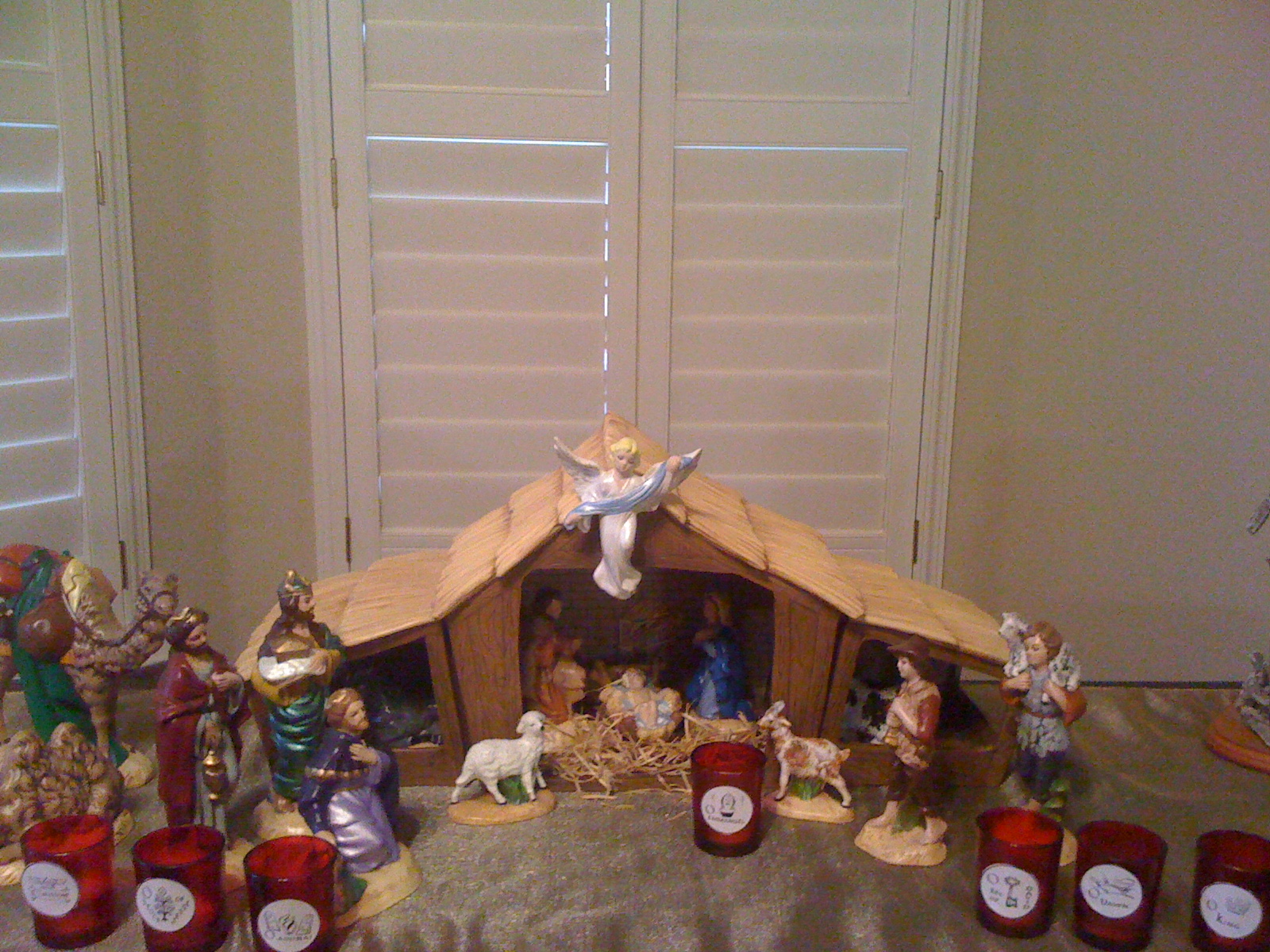 Family At The Foot Of The Cross: Christmas Stations Of The Manger