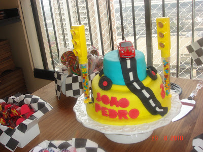 Karina Kruschewsky Cake Design: Bolo Grand Prix