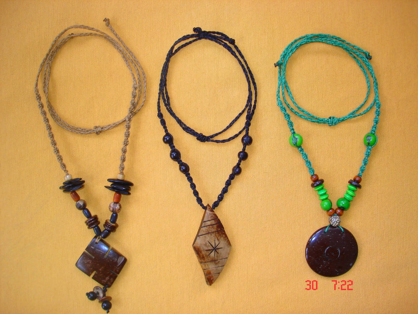 Artesanias y Arte Yanina Ivaldi: Collares de Macramé tejidos a mano