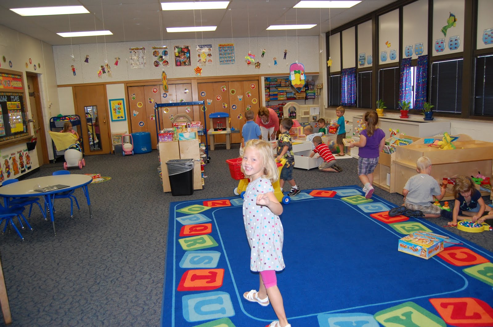 Eidsness Family Blog: Madelyn goes to Preschool!