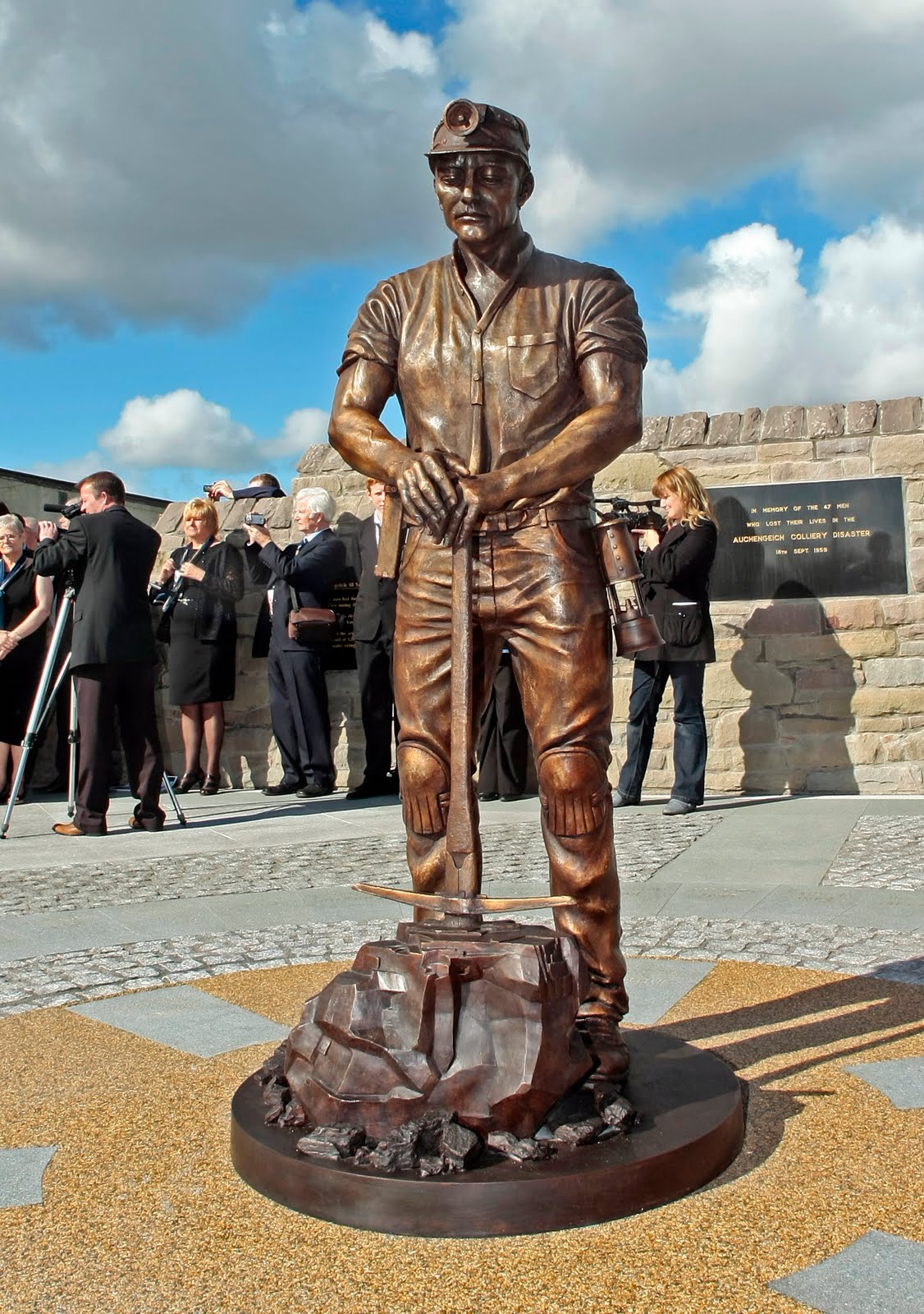 A4A Art for Architecture & John McKenna sculptor: The Auchengeich ...