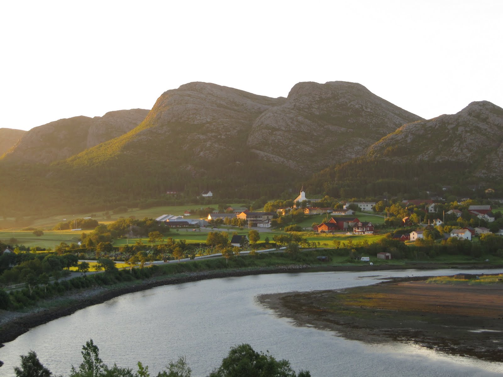 Charlie Dog Came Too: Norway 2 - The Road North