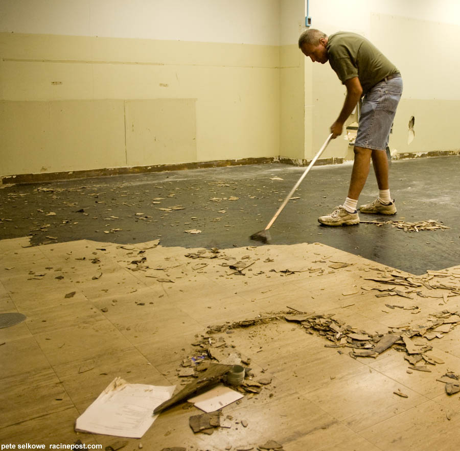 Racine Post: Pepsi refreshes Mitchell School science classroom (and ...