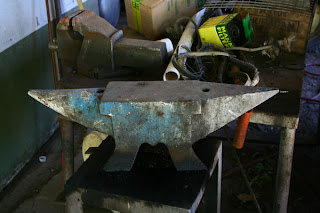 Sano, sano, requetesano: El yunque, la piedra...