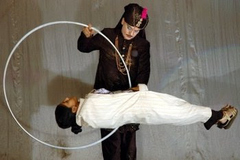 Anand Jadugar- Performed magic show at hari hara k: A TALK WITH KING OF ...