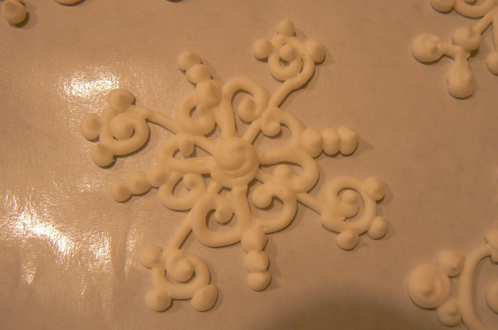 Kelly Roberts Designs: Royal Icing Snowflakes