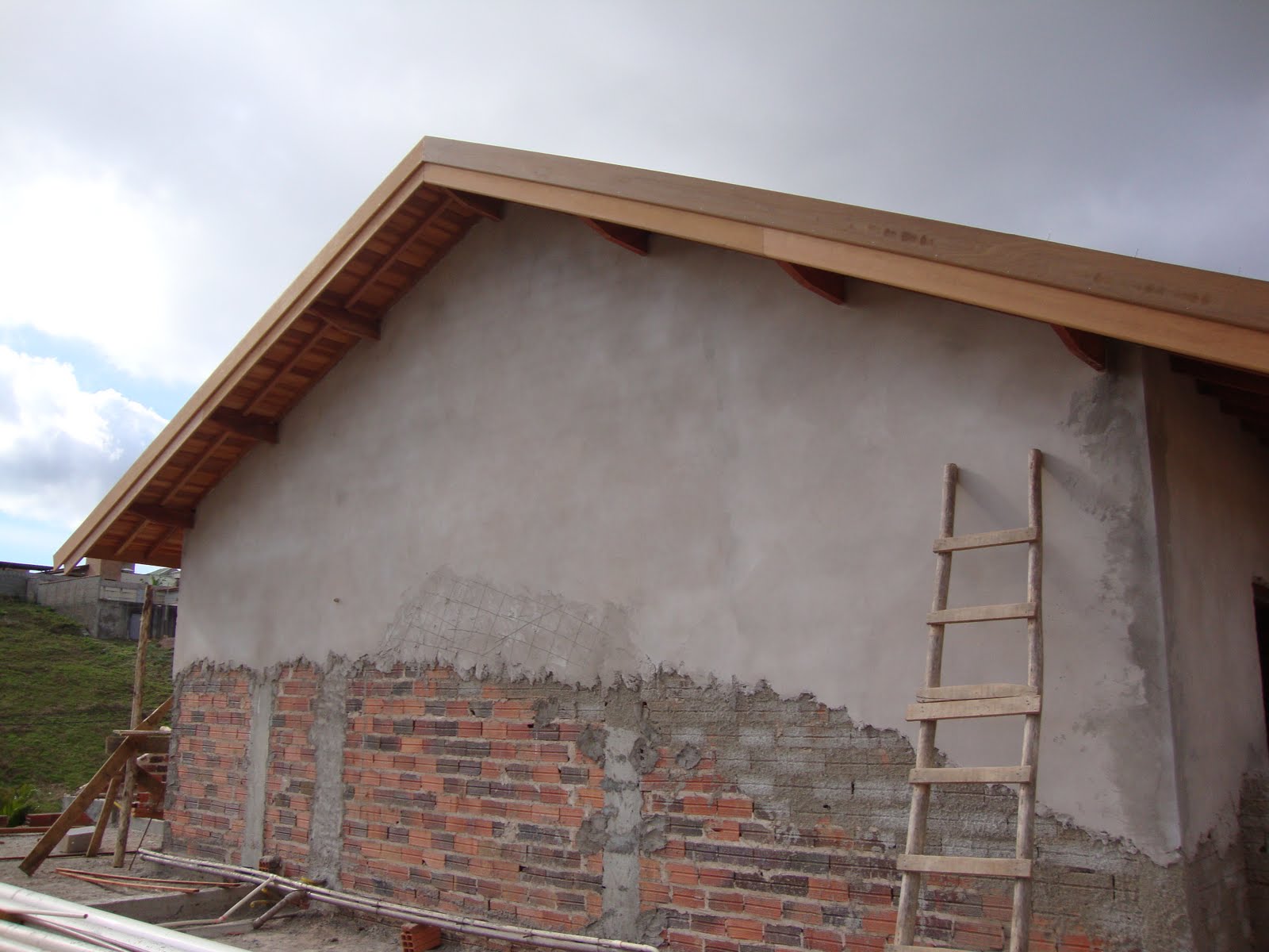 Casa em Construção: O avanço do reboco!
