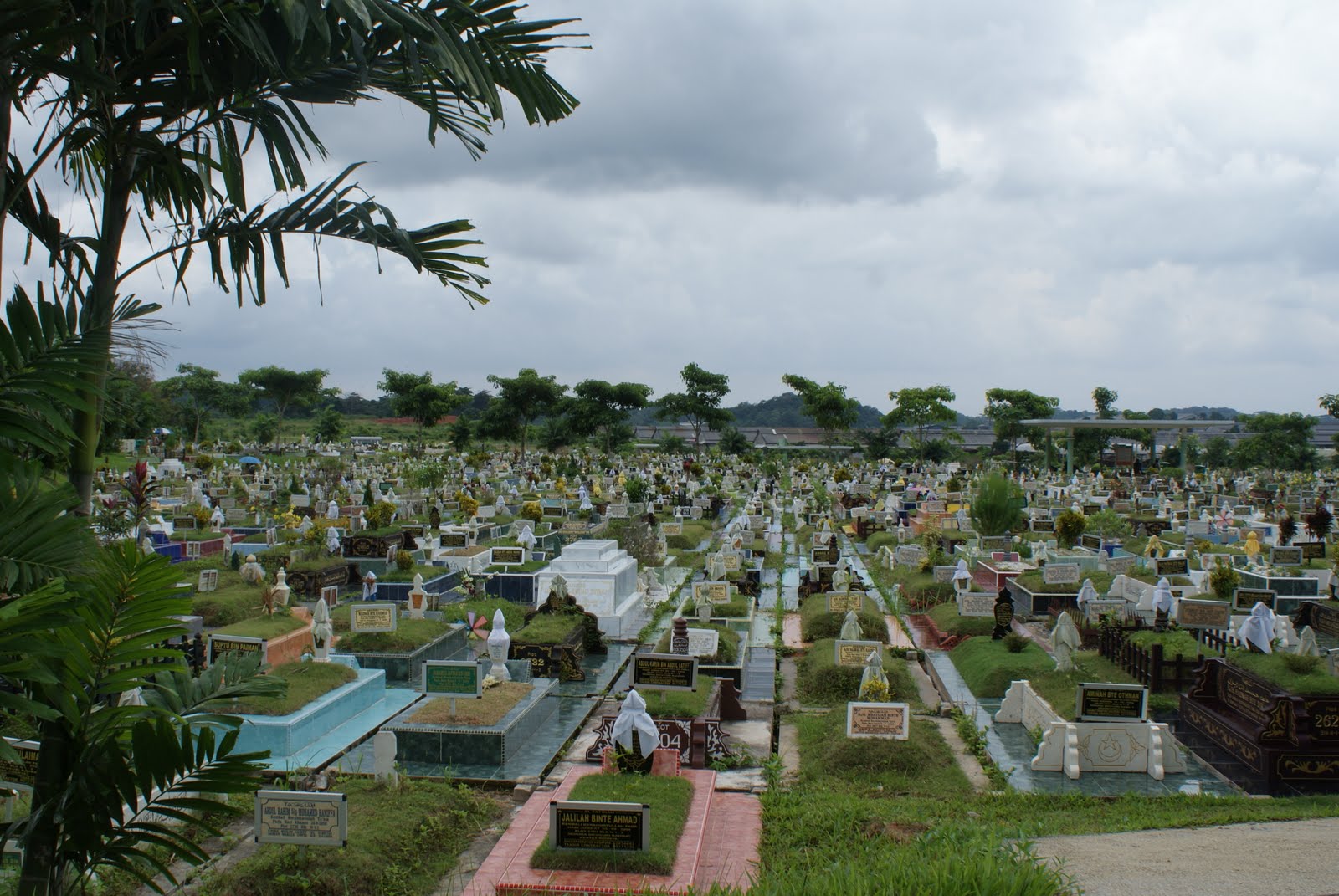 Singapore Trip: Muslim Cemetery 7/02/10