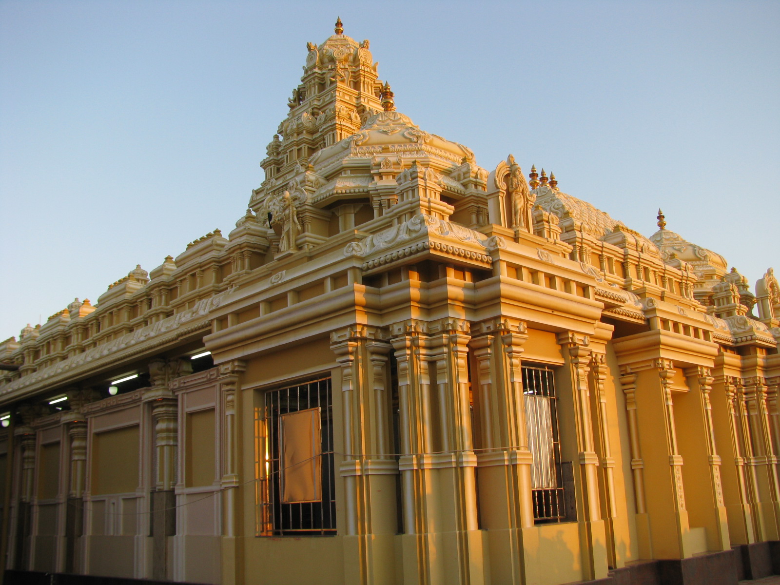 gopurams: Vanathirupathi, near Thiruchandur.