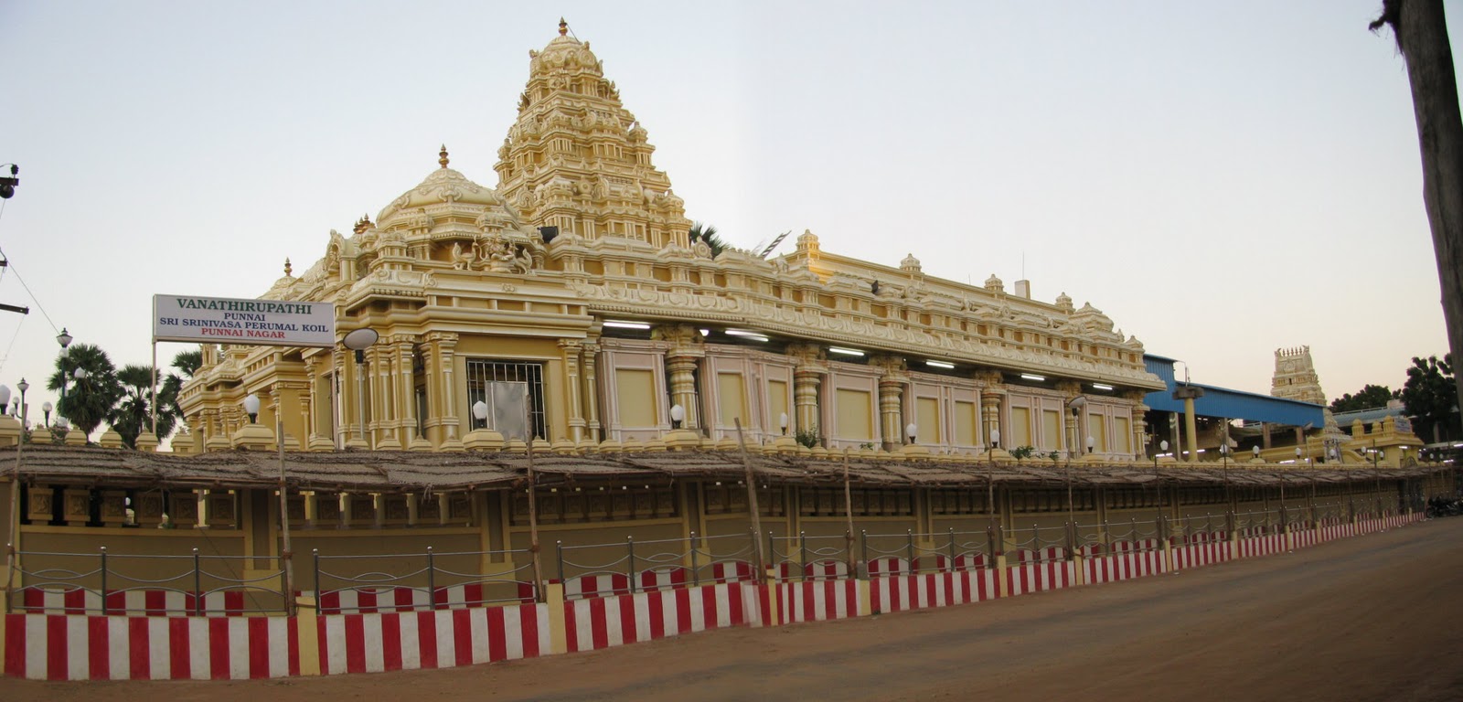 gopurams: Vanathirupathi, near Thiruchandur.