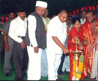 Rayapati under pressure from Kamma community?