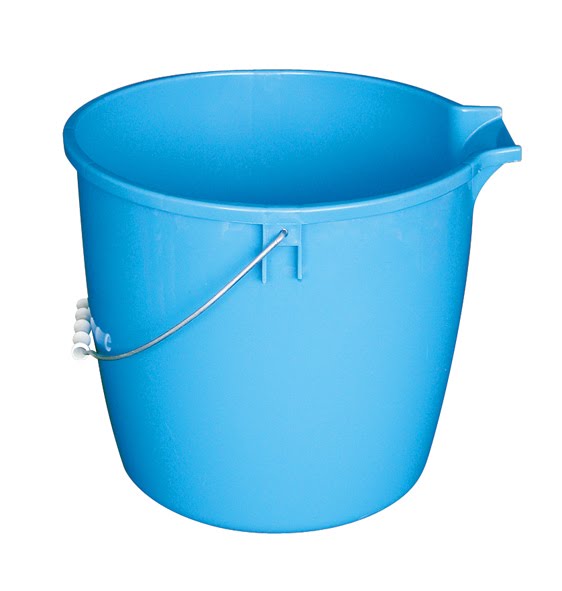 Balde con pico de 15 lt