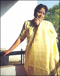 Wallpaper World: Famous Tamil Writer Anuradha Ramanan Died