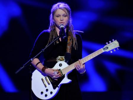 Wallpaper World: American Singer Crystal Bowersox