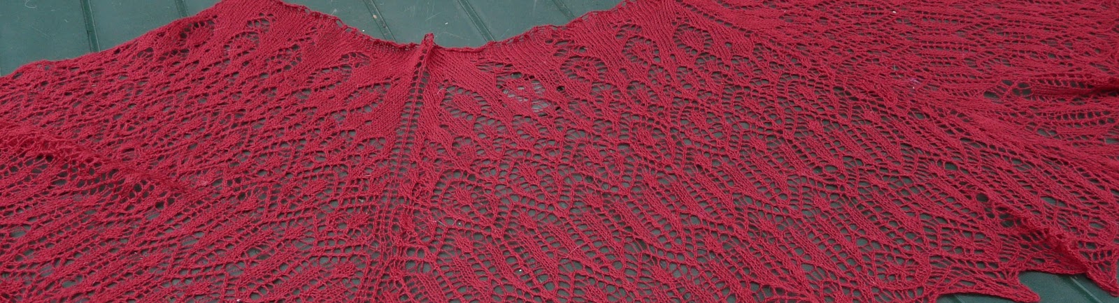 Hennybestrickt: Ein rotes Tuch