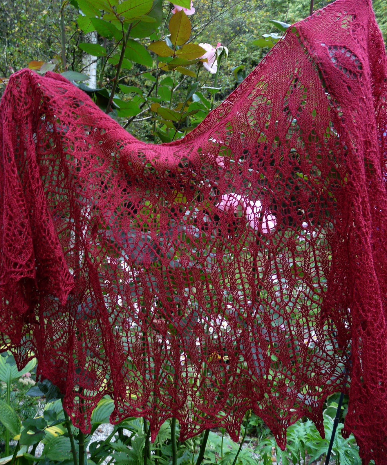 Hennybestrickt: Ein rotes Tuch