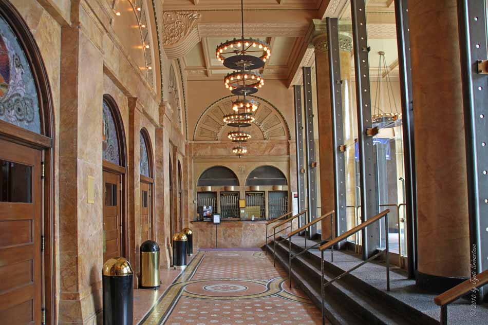 Chicago - Architecture & Cityscape: Auditorium Building: The Outer Lobby