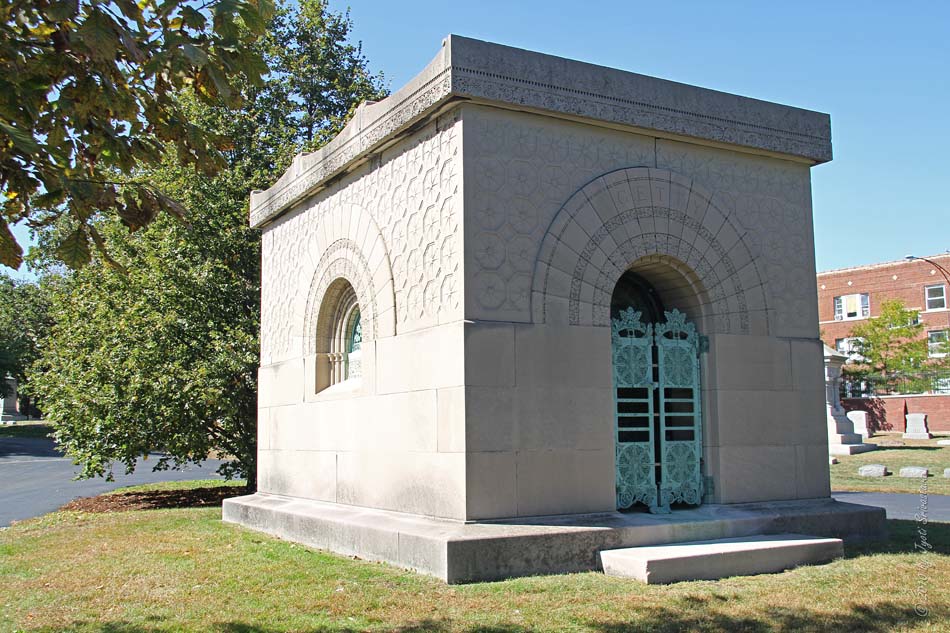 Chicago - Architecture & Cityscape: Graceland Cemetery: Getty Tomb