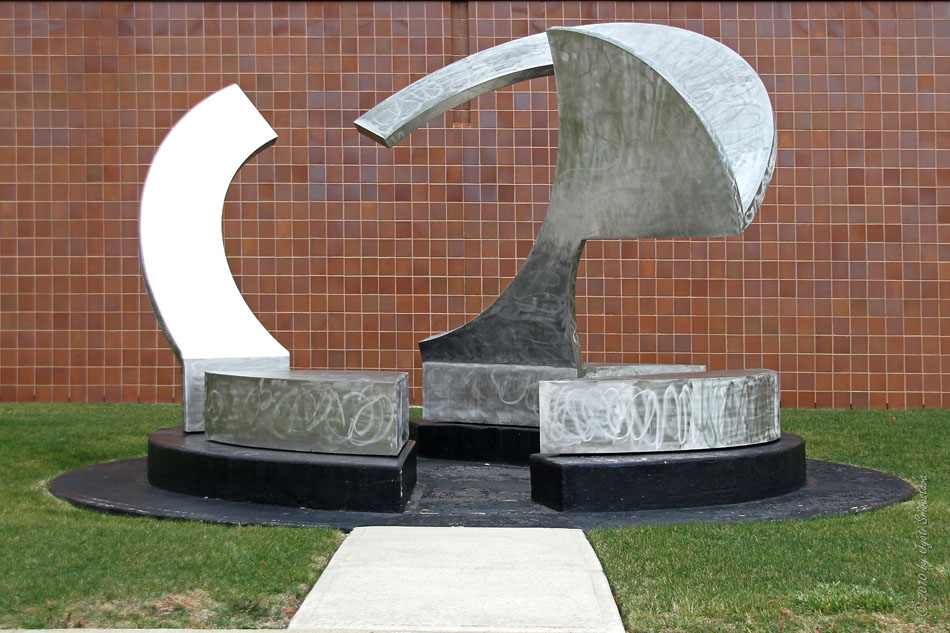 Public Art in Chicago: Meridian VII (2002) - By Ed McCullough