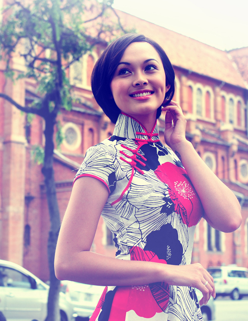 Beauty and secret: Gentle face of Alex Tran