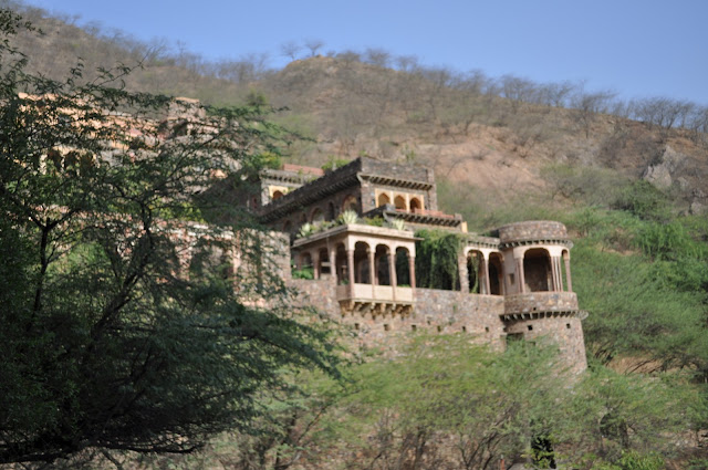 Reviwe: Neemrana Hotel - The beautiful Fort Palace near Delhi