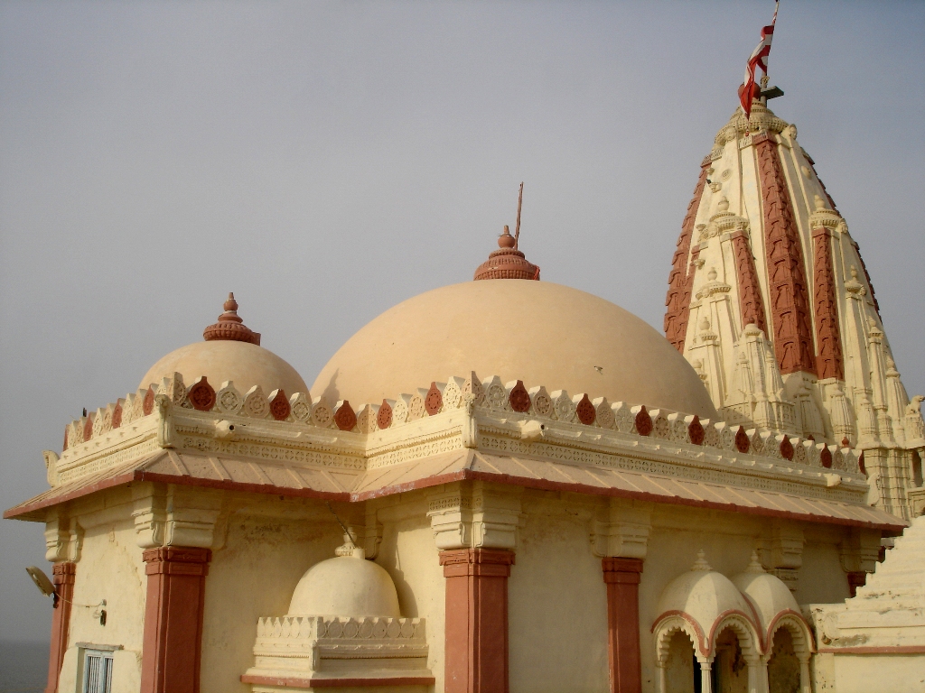 Koteshwar Mahadev, the Shiva temple on the edge