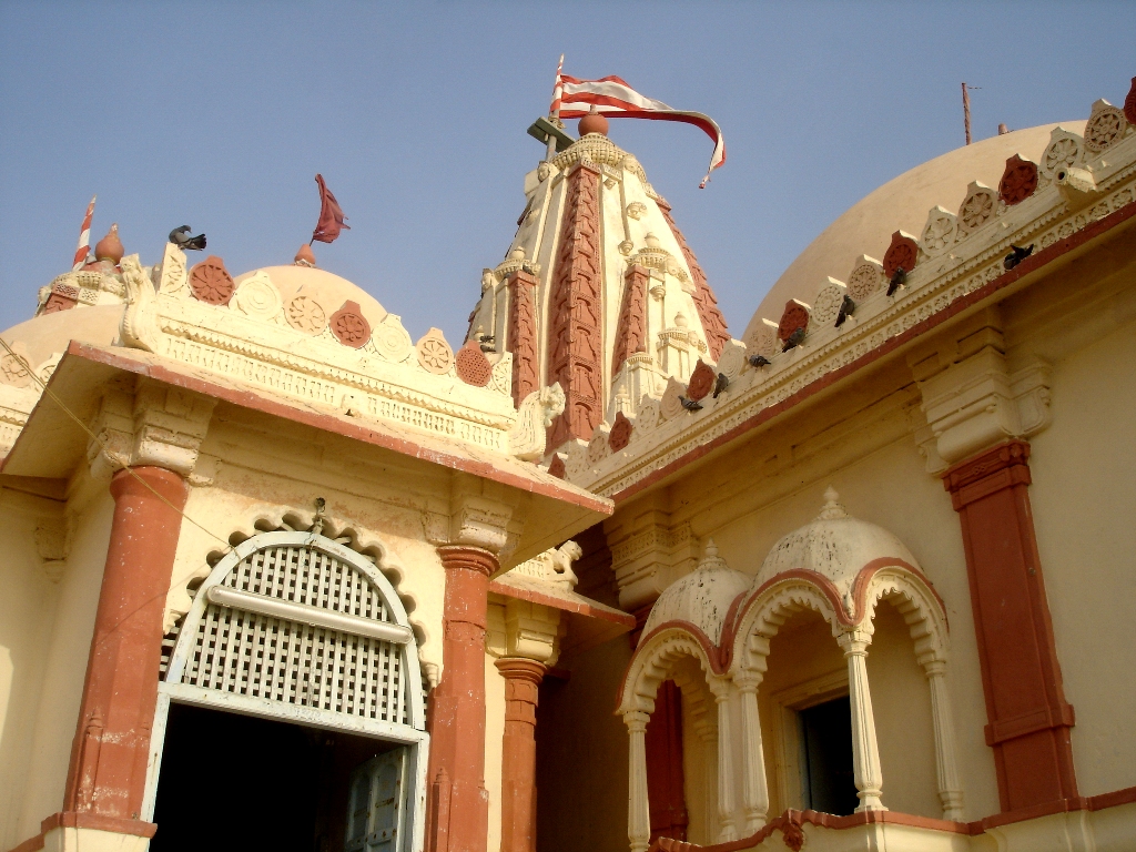 Koteshwar Mahadev, the Shiva temple on the edge
