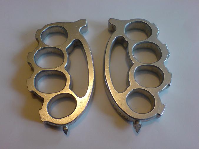 WeaponCollector's Knuckle Duster and Weapon Blog: LOVE & HATE Knuckle ...