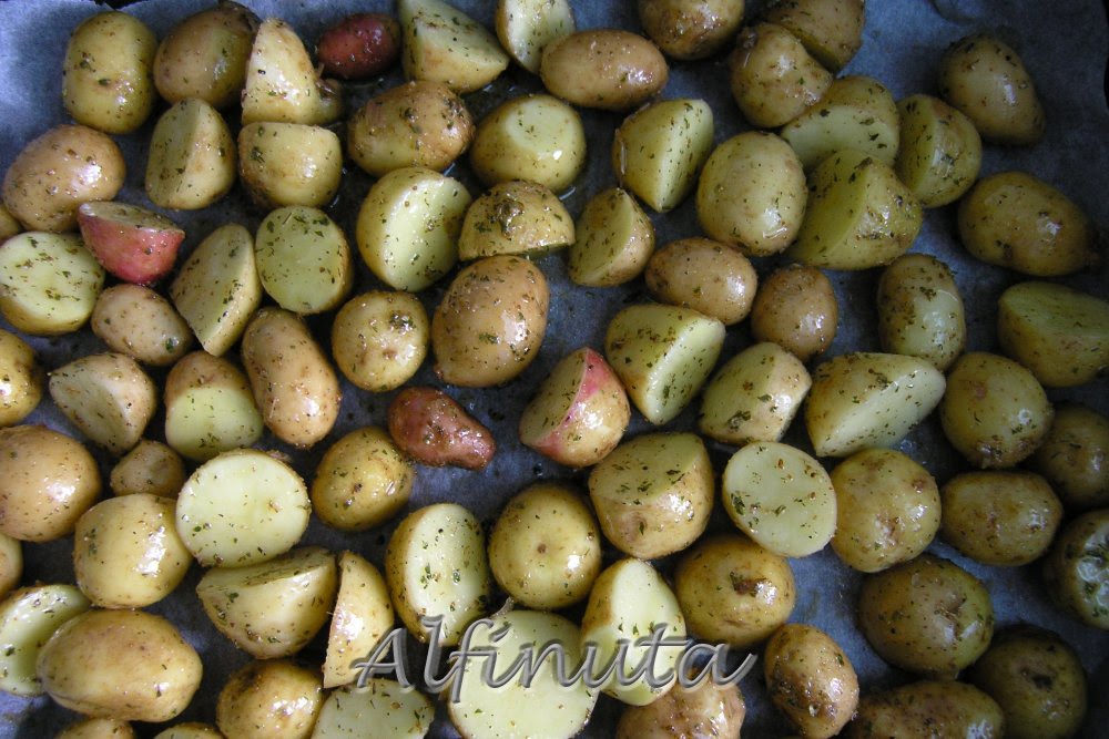 Diverse: Cartofi noi la cuptor