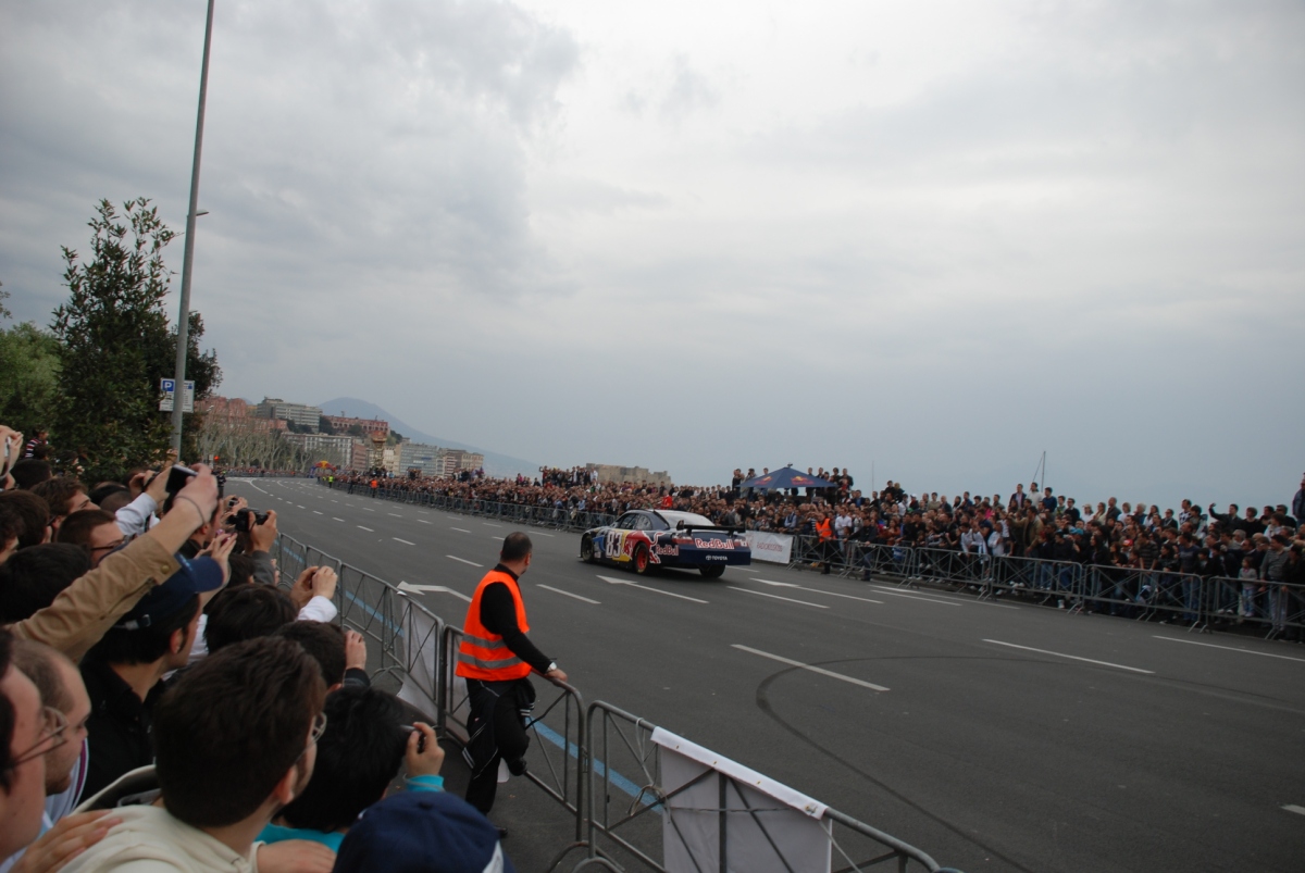 Energia, motori e ... : Formula 1 a Napoli: le foto della Red Bull Show ...