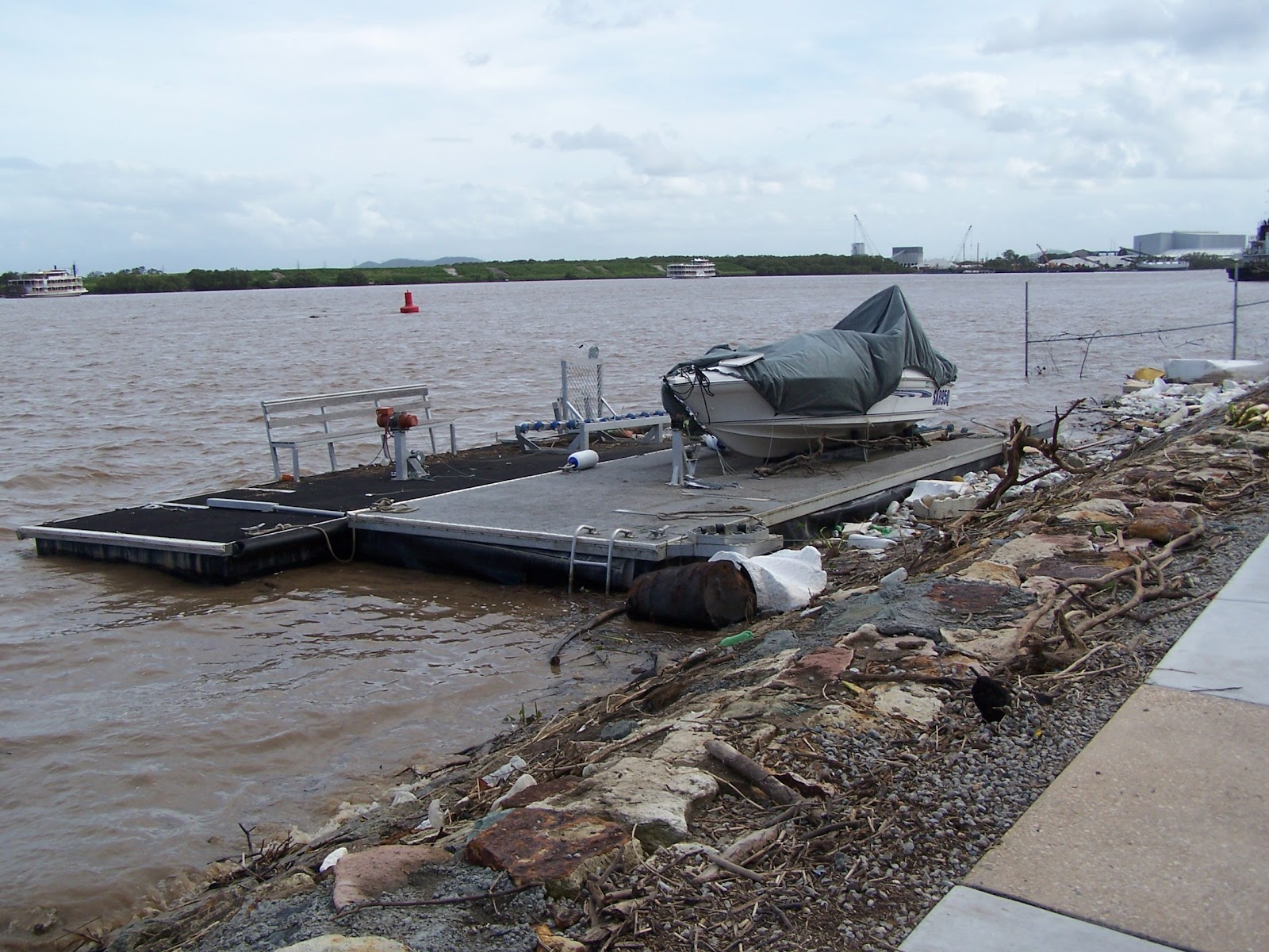 Brisbane River after the Flood January 2011: Brisbane River after the ...