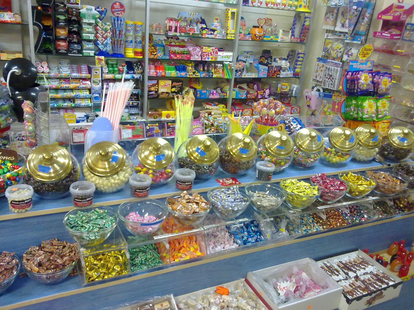 locutorio aziz -chucheria-heladeria-bolleria: NUESTRA TIENDA DE CHUCHES ...