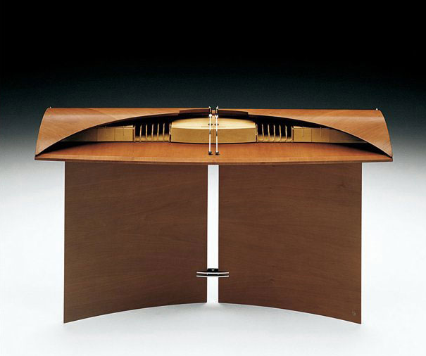 If It's Hip, It's Here (Archives): Desks So Beautiful, They'll Turn ...