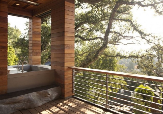 Brighton Beach: Beautiful Hillside House in California by SB Architects